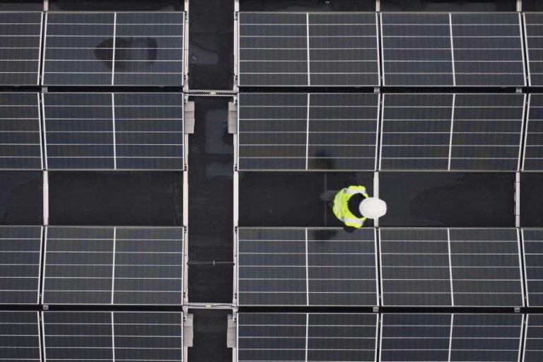 Guide to Renewable Energy Trading and REC Benefits